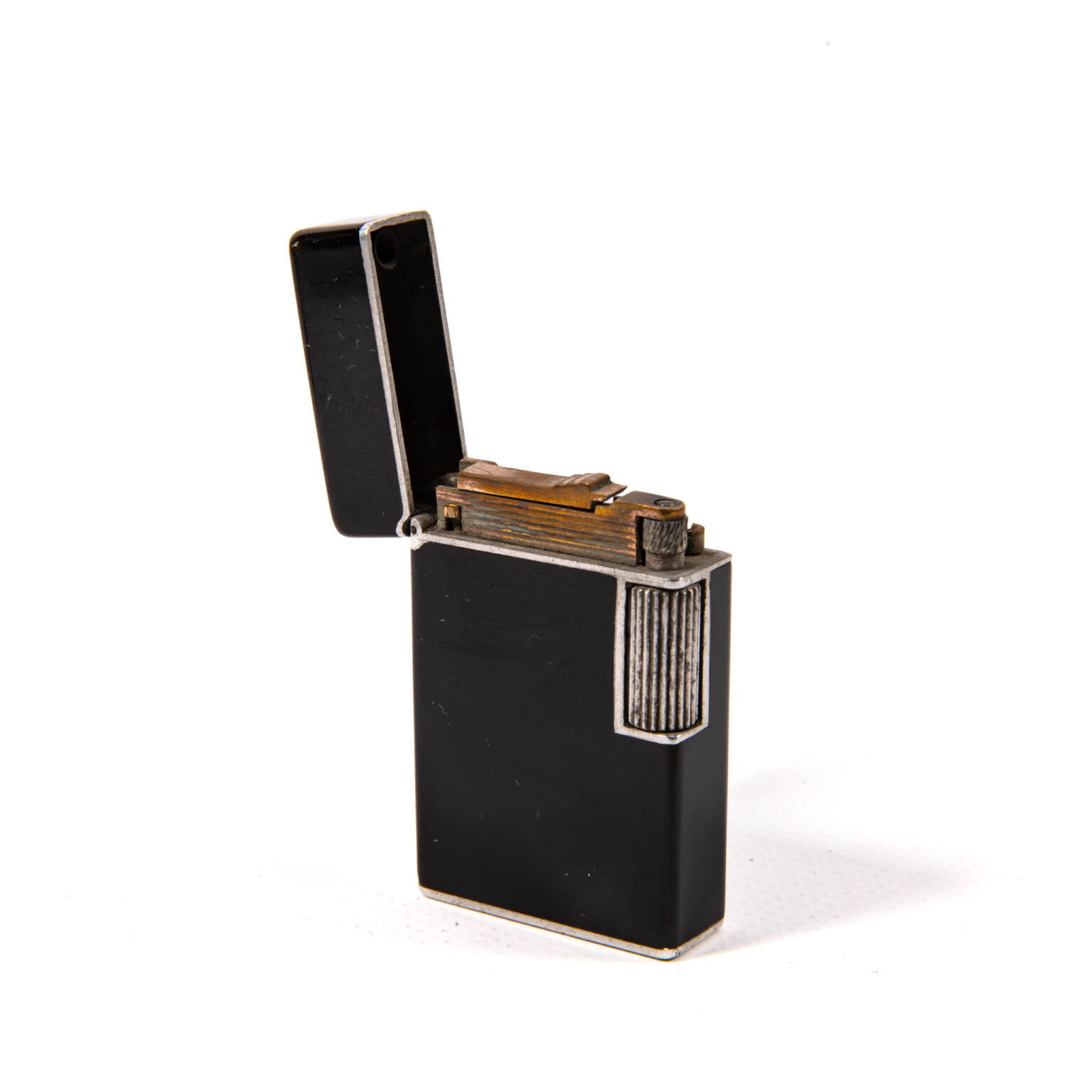 All S.T. Dupont Lighter Models Explained (1941–Today): The Ultimate ...